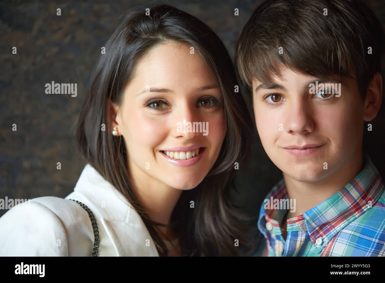 Portrait of brother and sister Stock Photo - Alamy