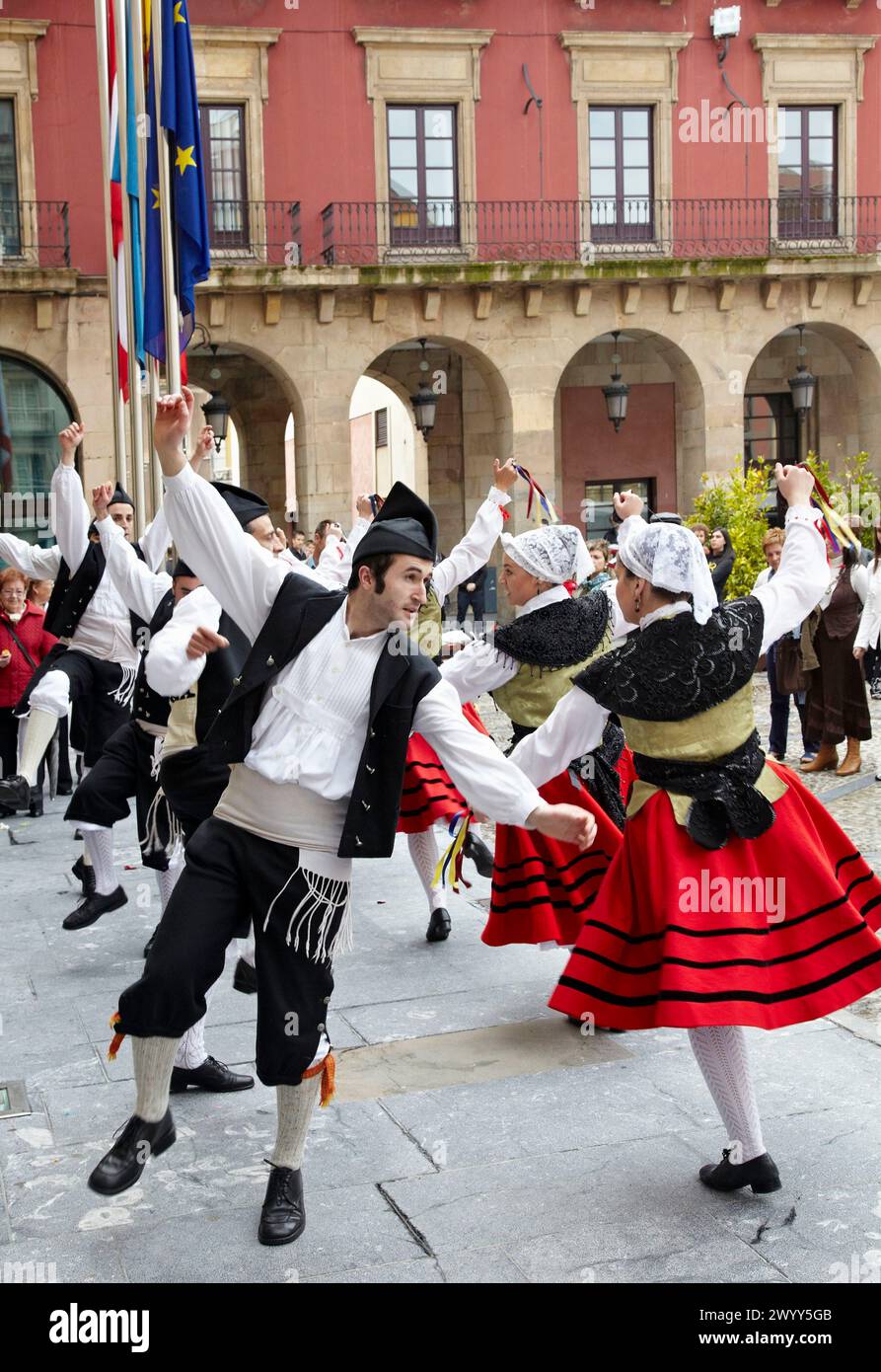 Folk dance, Asturian folklore, Plaza mayor, Gijon, Asturias Spain Stock ...