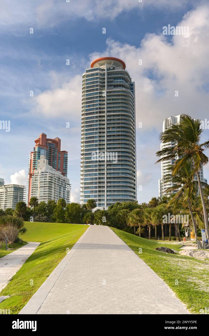 Miami, Florida, USA - 1 December 2023: Tall skyscraper block of luxury ...