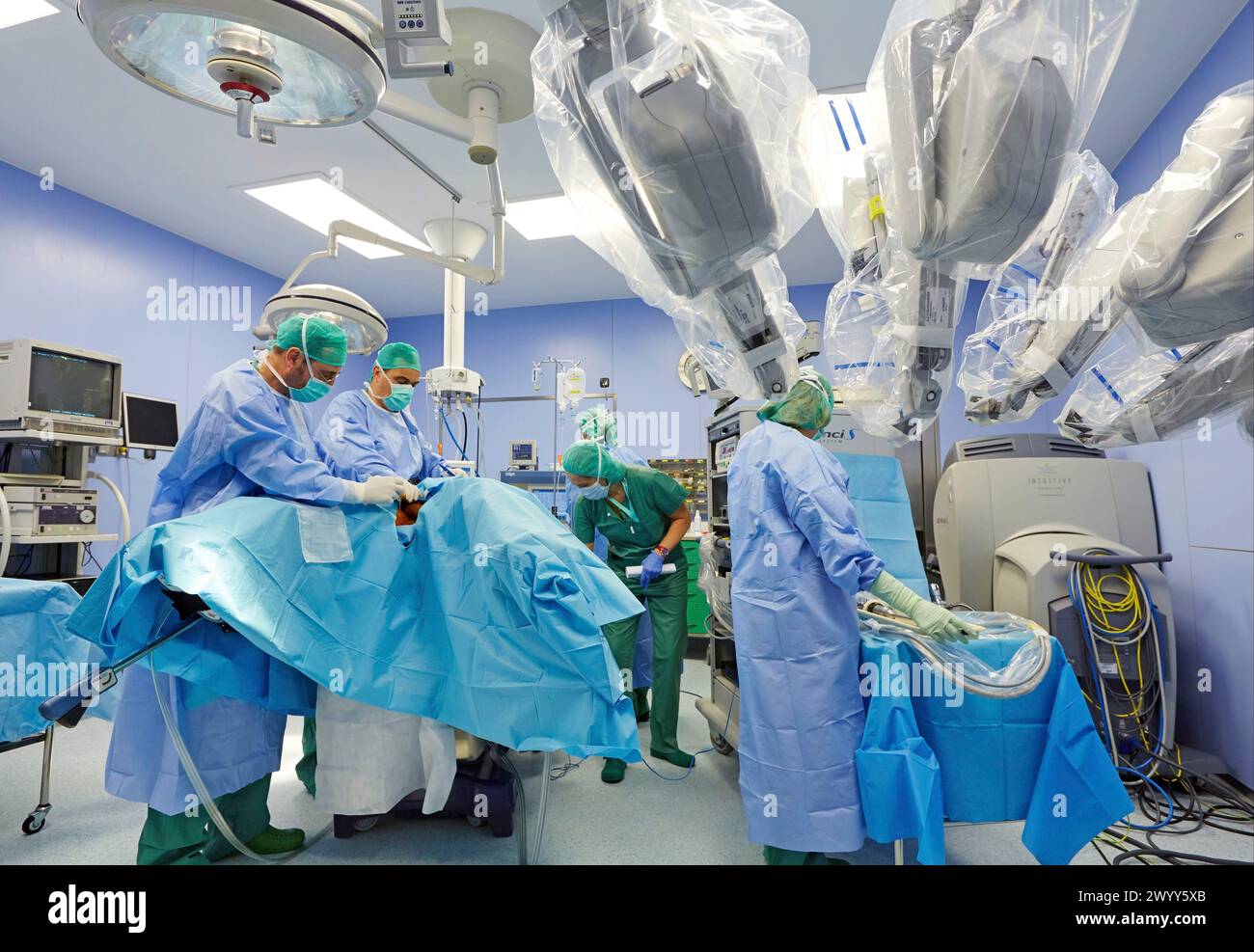 Prostate cancer robotic surgery hi-res stock photography and images - Alamy
