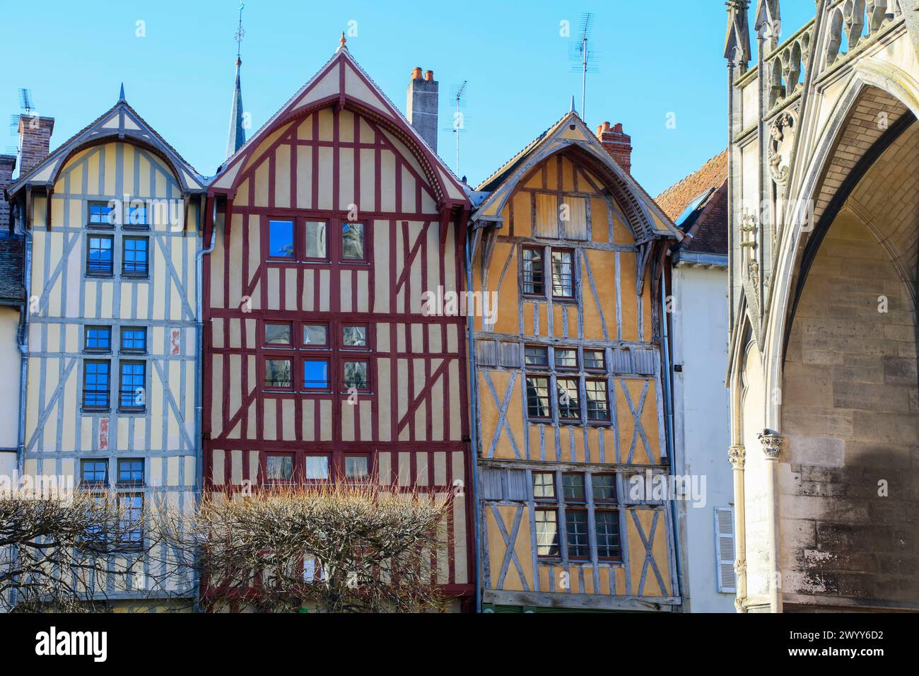 Fachwerkhäuser in der Rue Georges Clemenceau, Altstadt von Troyes ...