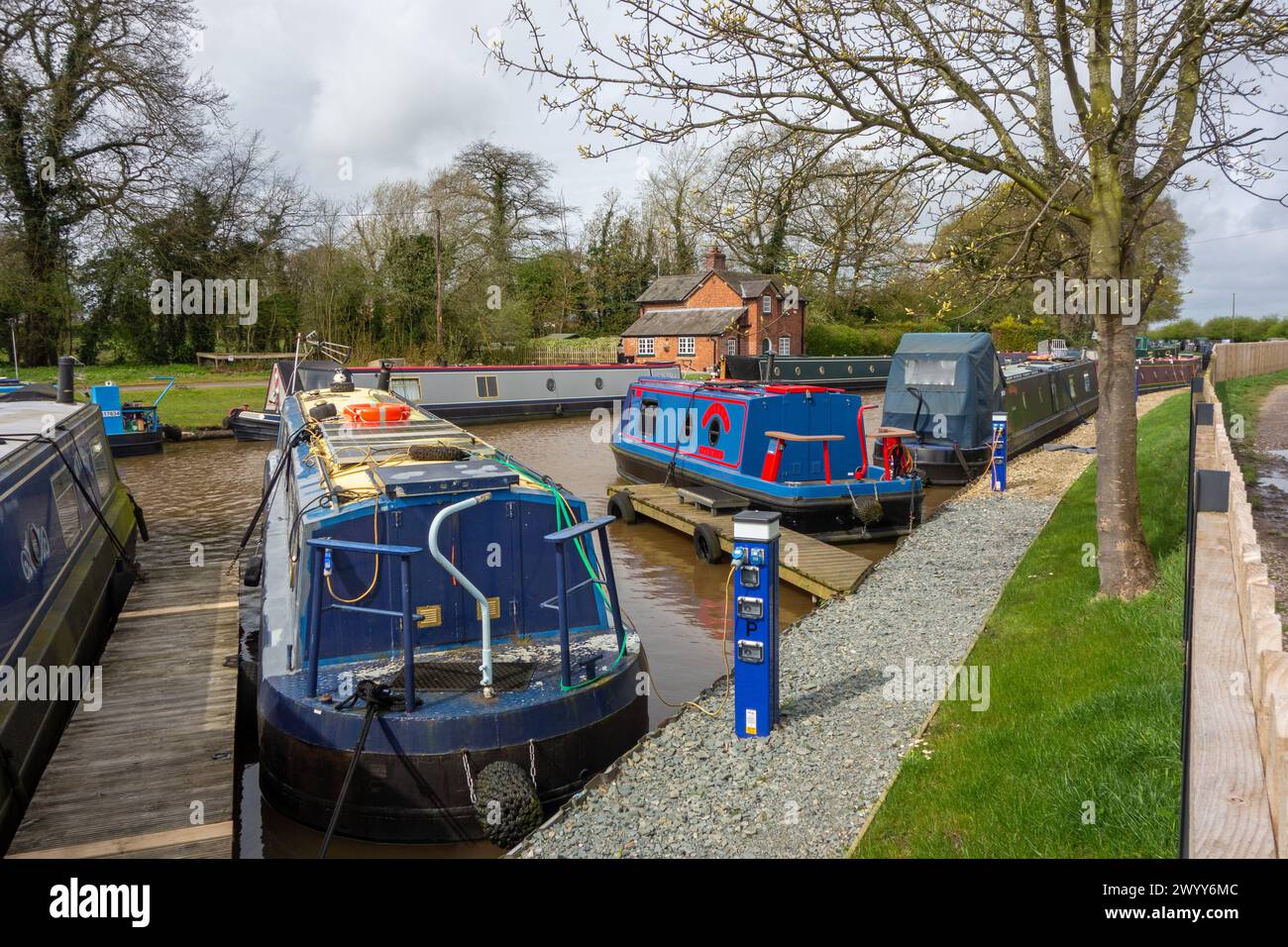 Nantwich canal center marina hi-res stock photography and images - Alamy