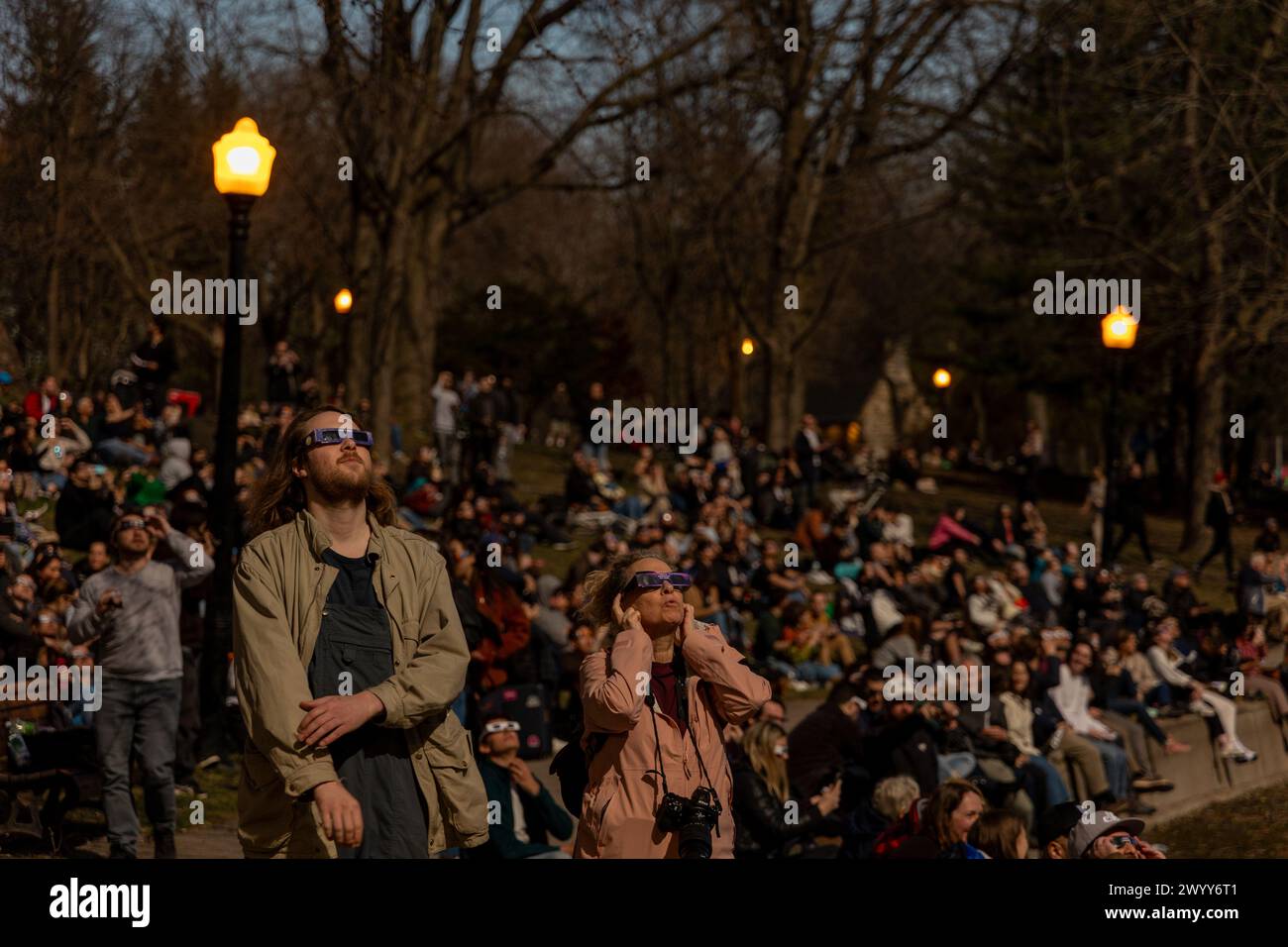 Eclipse solar people hi-res stock photography and images - Alamy