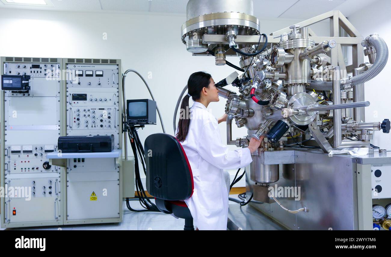 Auger electron spectroscopy hi-res stock photography and images - Alamy