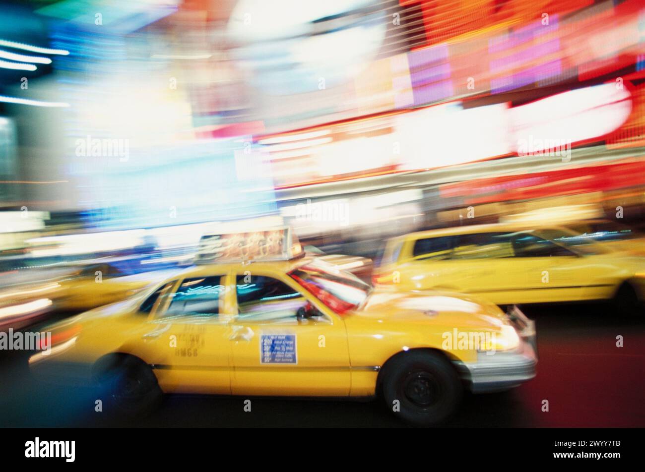 Taxicabs in times square hi-res stock photography and images - Alamy