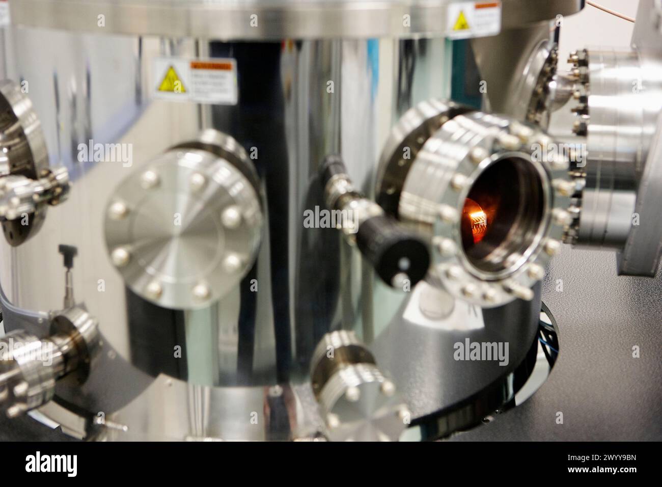 Magnetrons hi-res stock photography and images - Alamy