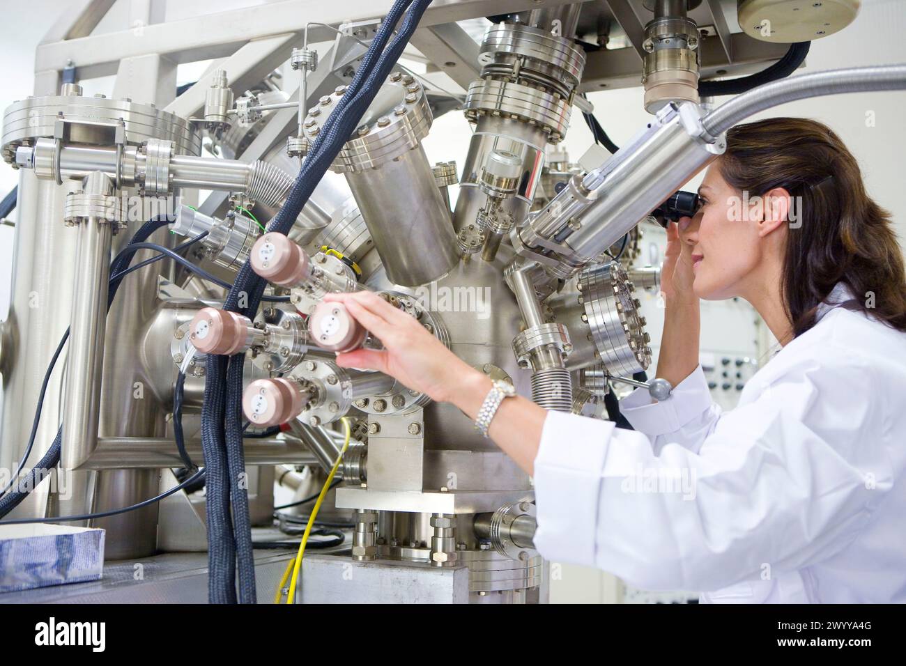 Auger electron spectroscopy hi-res stock photography and images - Alamy