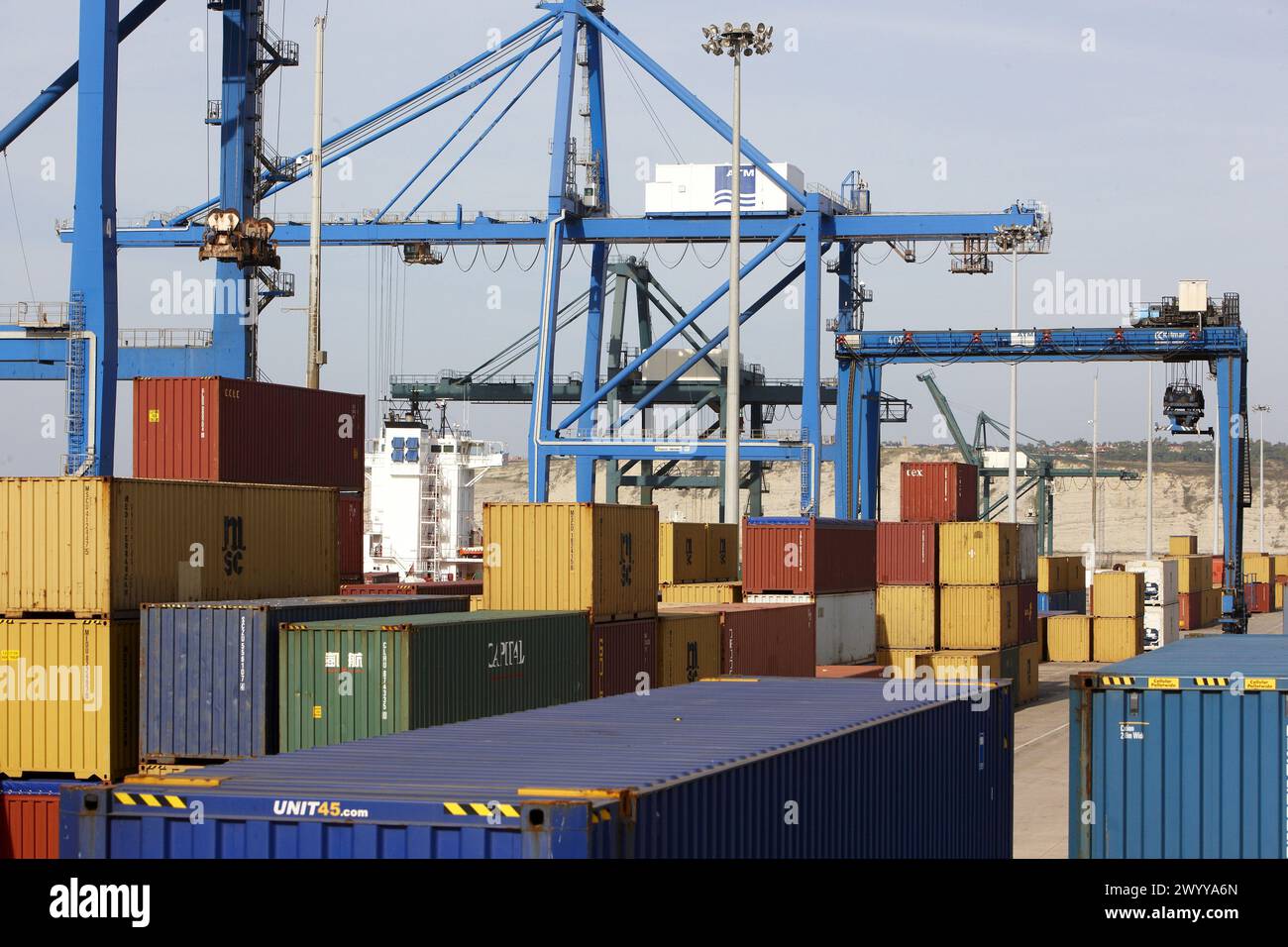 Terminal containers port bilbao hi-res stock photography and images - Alamy