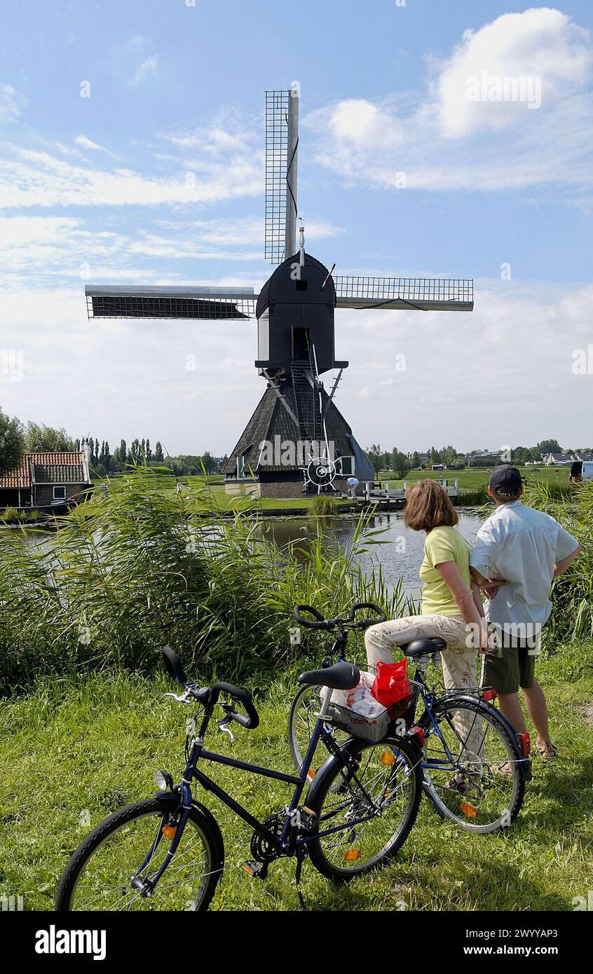 Kinderdijk windmills bike hi-res stock photography and images - Alamy