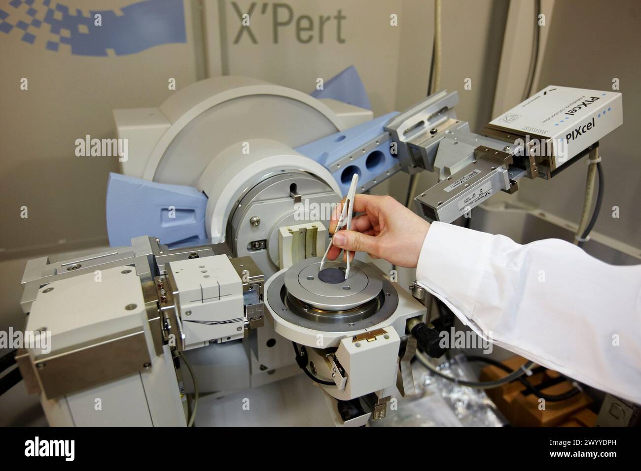 Xray diffraction hi-res stock photography and images - Alamy