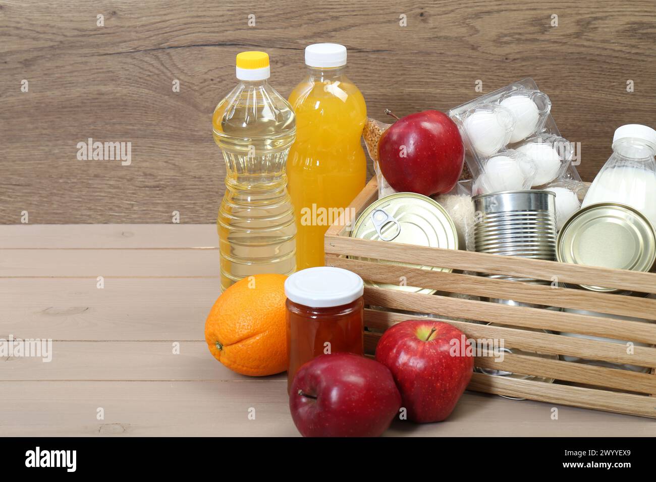 Food can charity distribution hi-res stock photography and images - Alamy