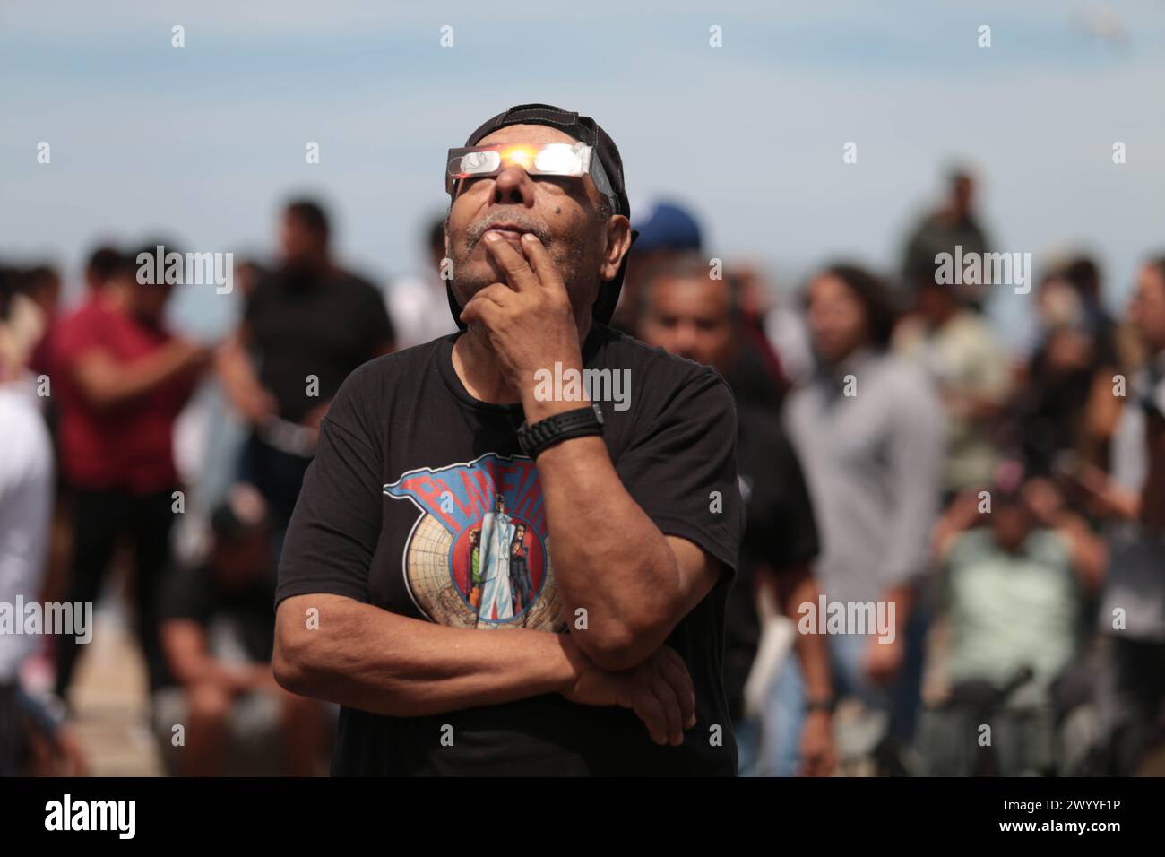 08 April 2024, Mexico, Mazatlán: People watch the total solar eclipse ...