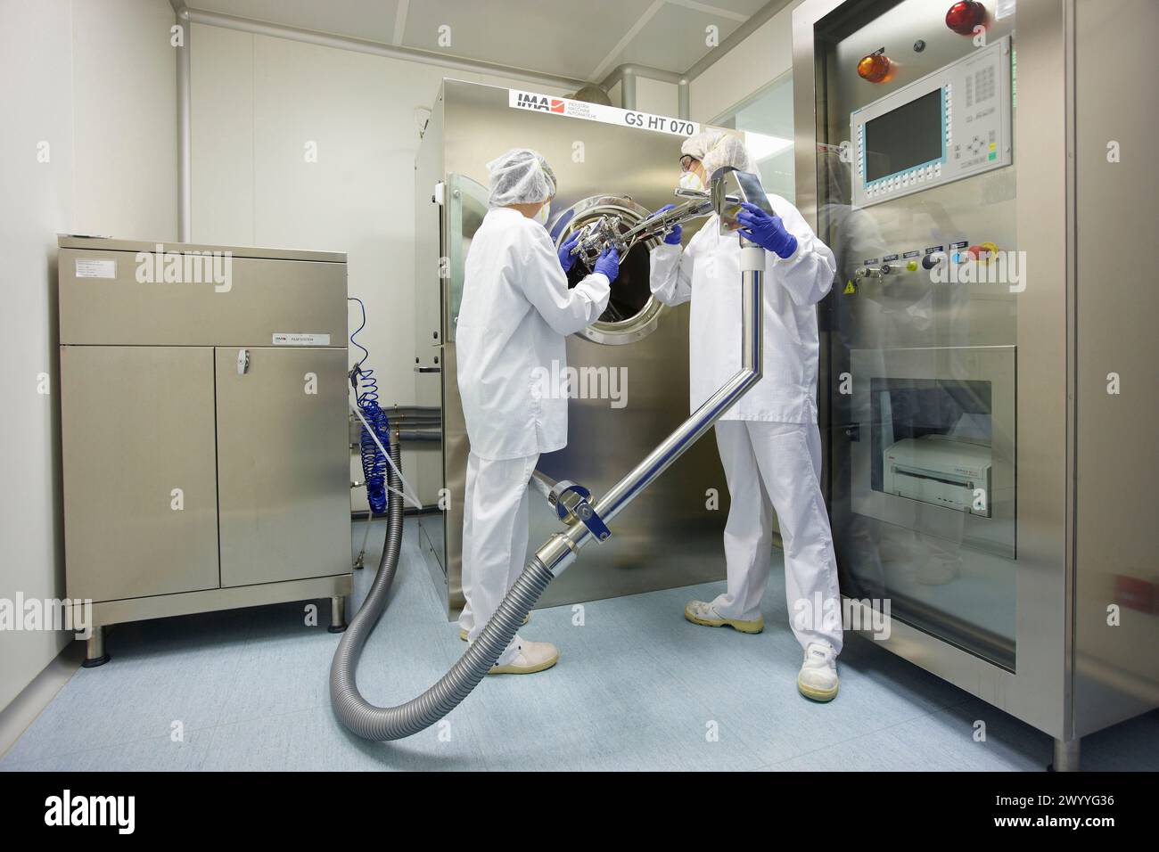 Pharmaceutical coating plant hi-res stock photography and images - Alamy