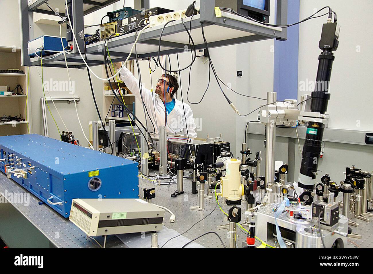 Infrared microscope hi-res stock photography and images - Alamy