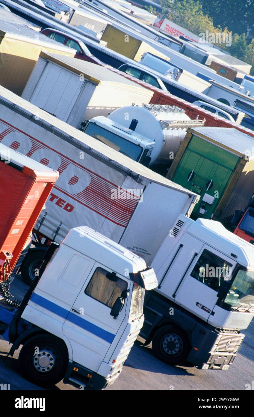 Lorry parks hi-res stock photography and images - Alamy