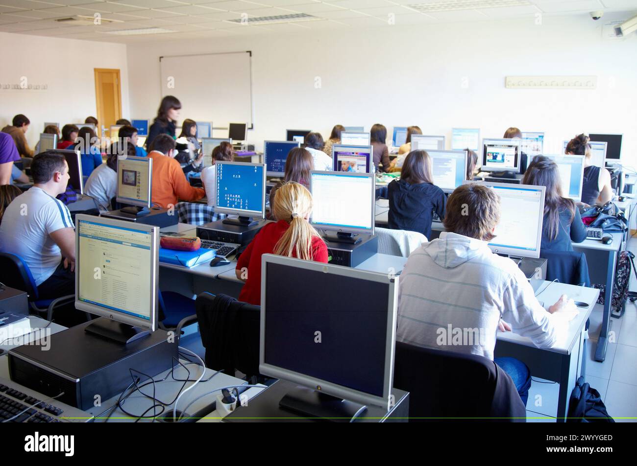 Students in computer lab, School of Business Studies EUEE, Gipuzkoa ...