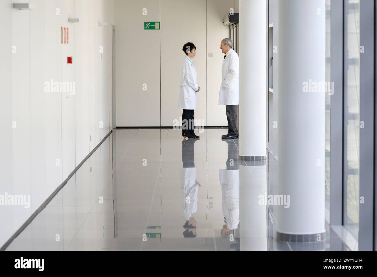 Doctors and nurses talking in corridor, Hospital Stock Photo - Alamy