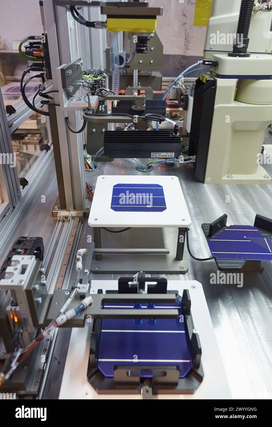 Equipment manufacturing photovoltaic cell strings. For joining and ...