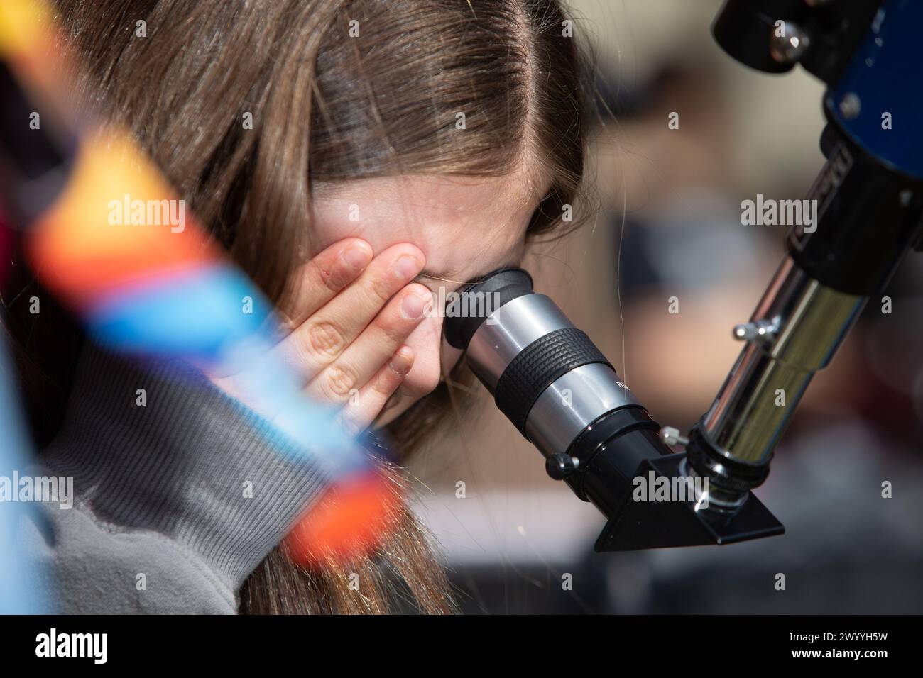 Total eclipse 2024 crowd hi-res stock photography and images - Alamy