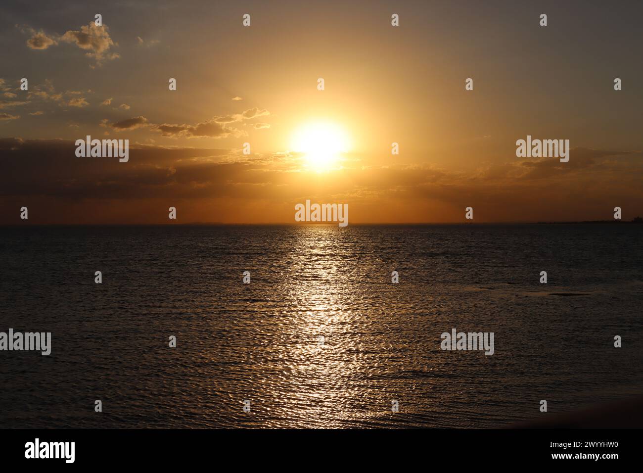 Sun setting calm ocean hi-res stock photography and images - Alamy