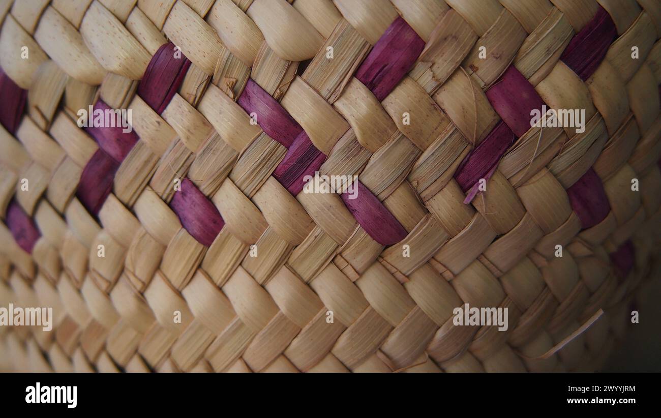 Making bamboo baskets hi-res stock photography and images - Alamy