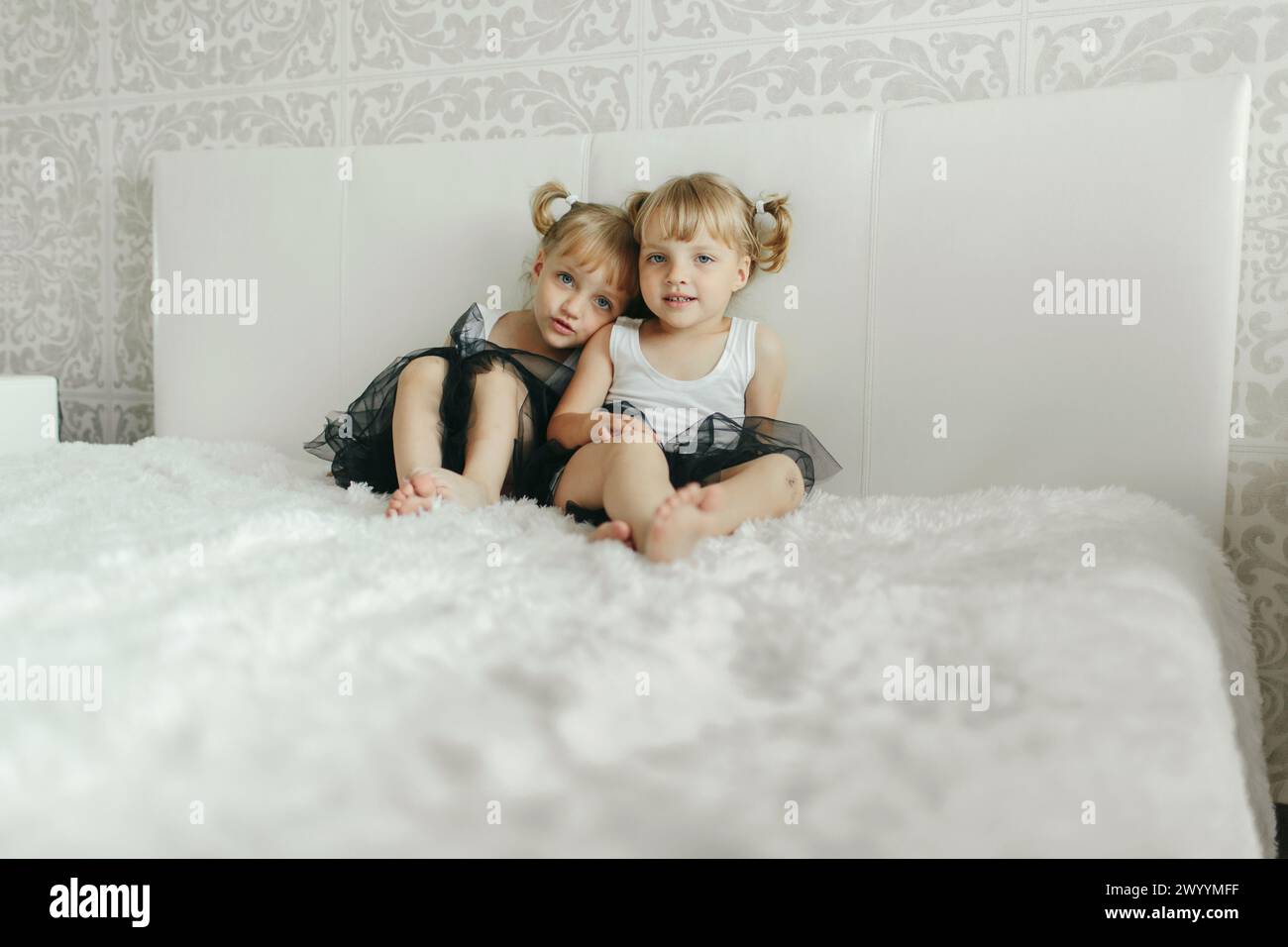 Talking closely together girls hi-res stock photography and images - Alamy