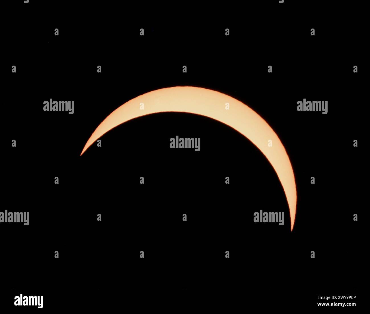 Milwaukee, United States. 08th Apr, 2024. The moon moves across the sun ...