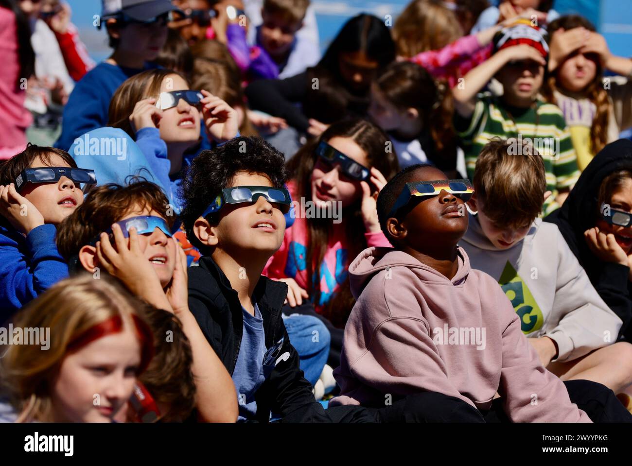 Los Angeles, USA. 8th Apr, 2024. Students watch a solar eclipse with ...