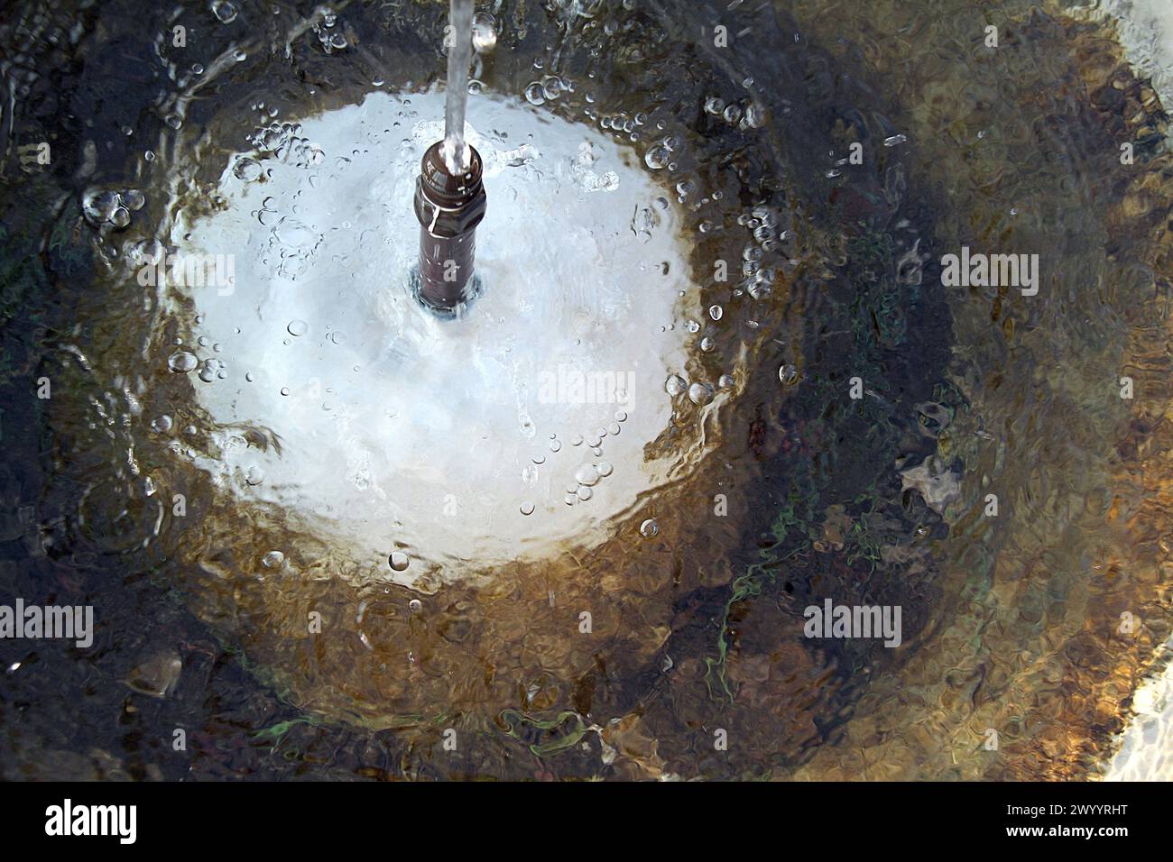 Water fountain from above hi-res stock photography and images - Alamy