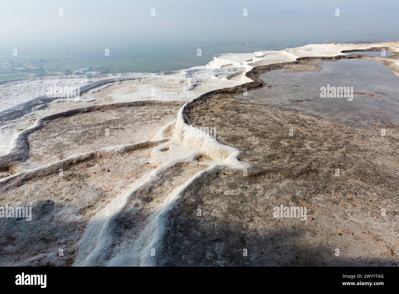 White terraced baths of Pamukkale thermal springs, Turkey Stock Photo ...
