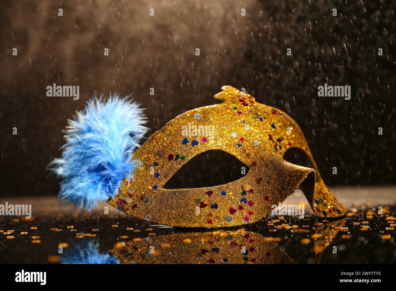 Golden carnival mask stars hi-res stock photography and images - Alamy