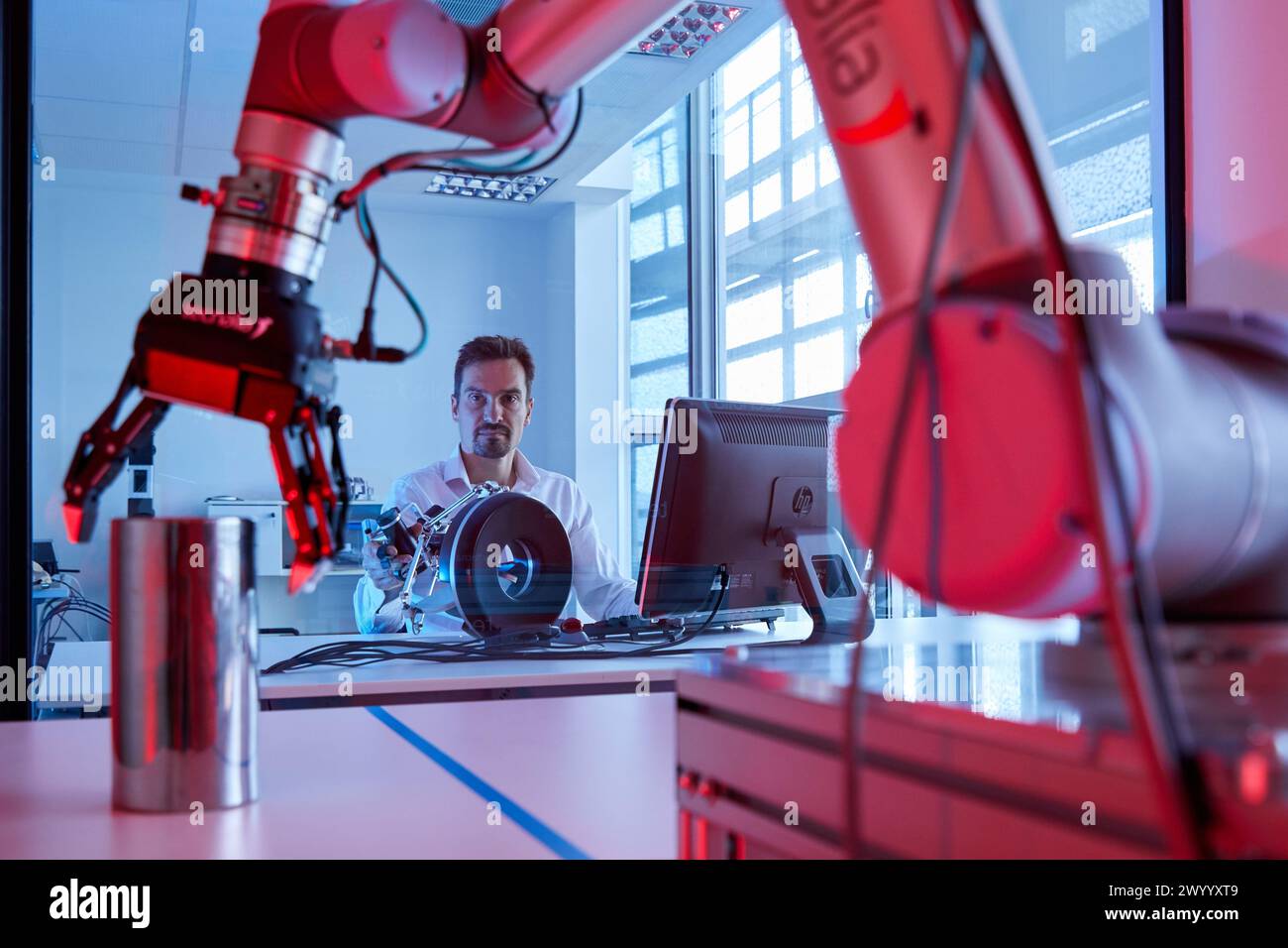 Robot composed of two pieces, a robotic arm, motorized by a clamp to ...