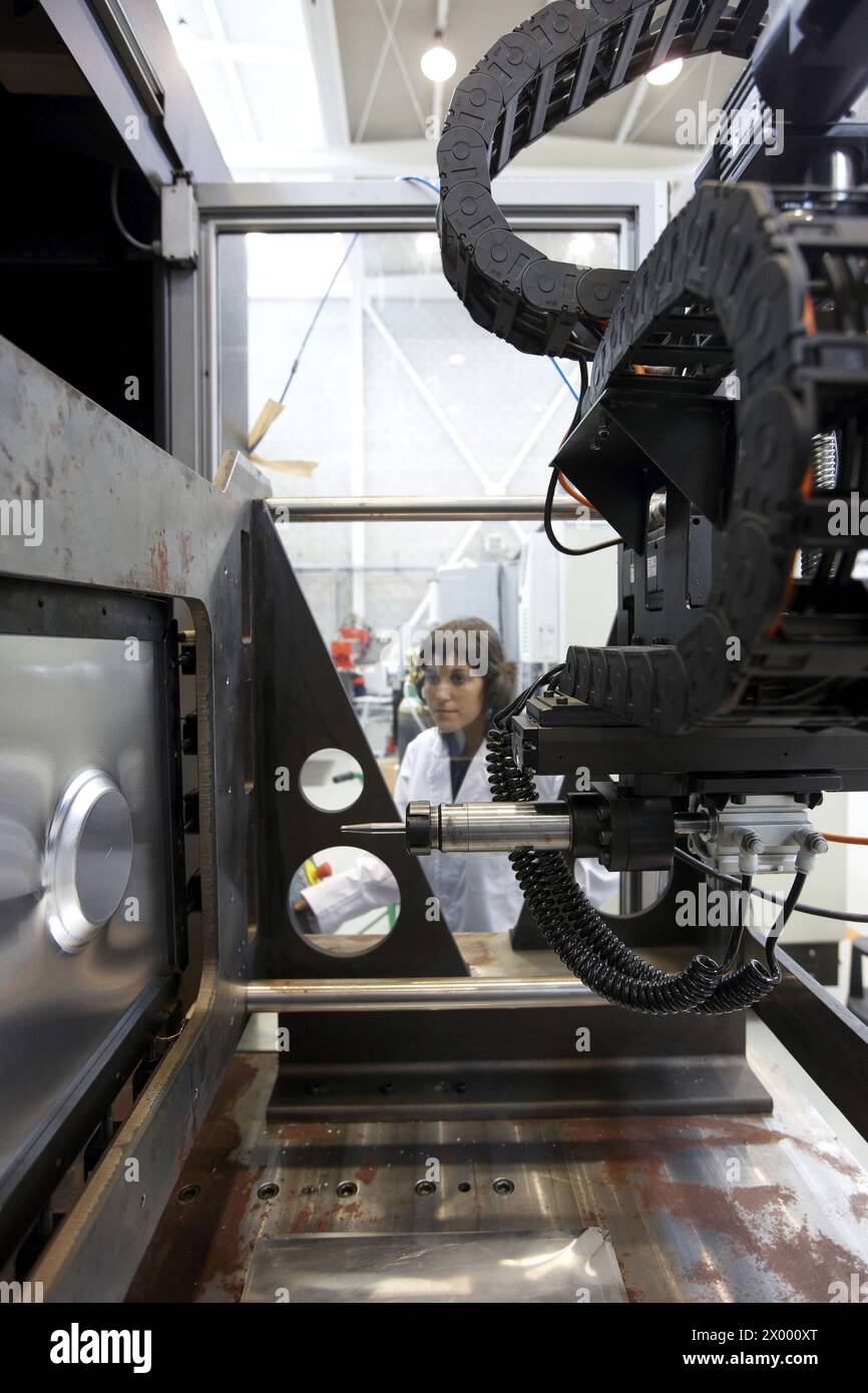 Researcher and Ulyses machine for incremental sheet forming technology ...