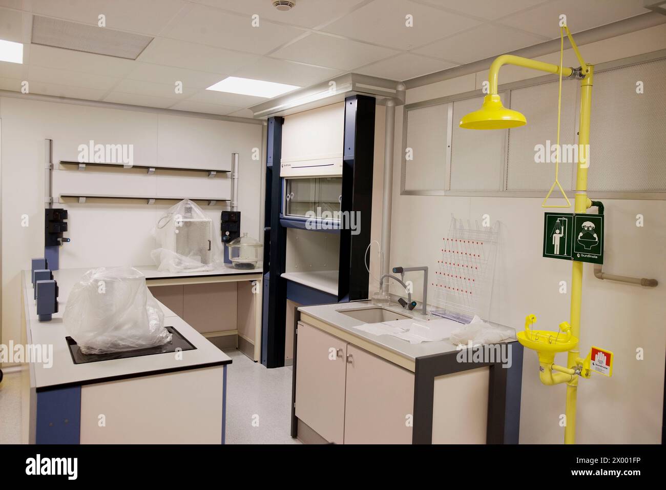 Laboratory. Clean Room. Fundación Inasmet-Tecnalia, Donostia, San ...