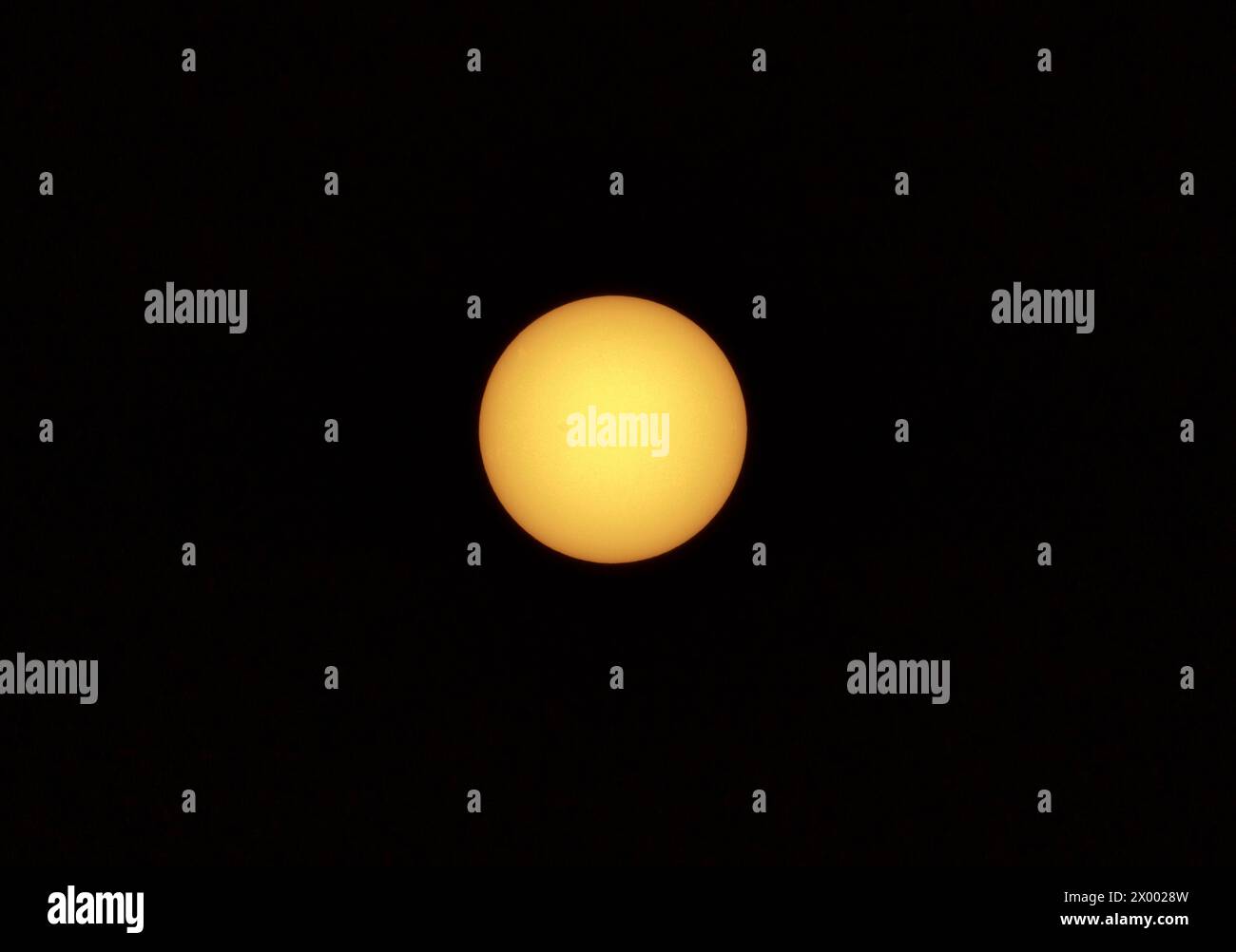 Central axis of the moons shadow cone traverses earth hi-res stock ...