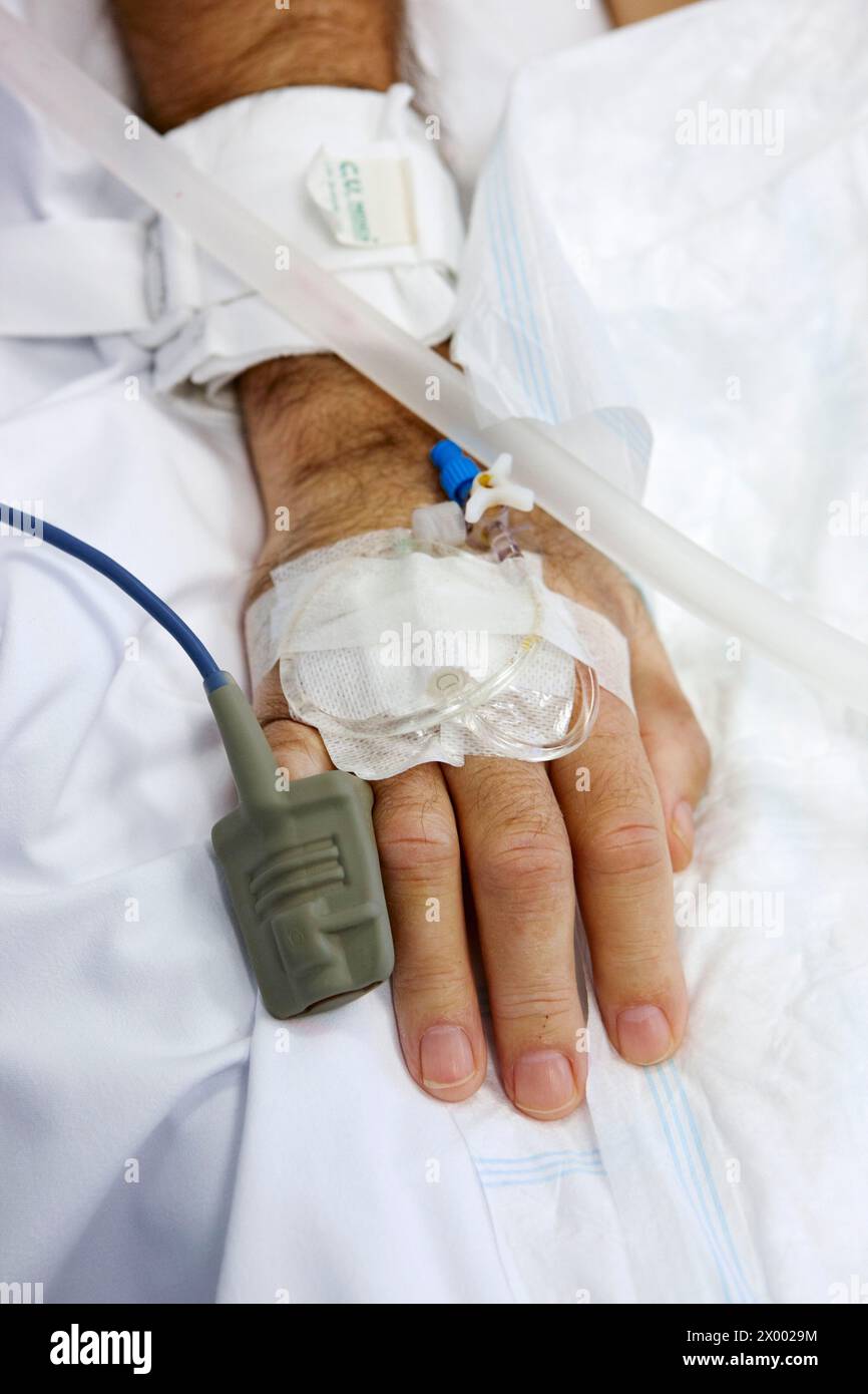 Peripheral iv lines hi-res stock photography and images - Alamy