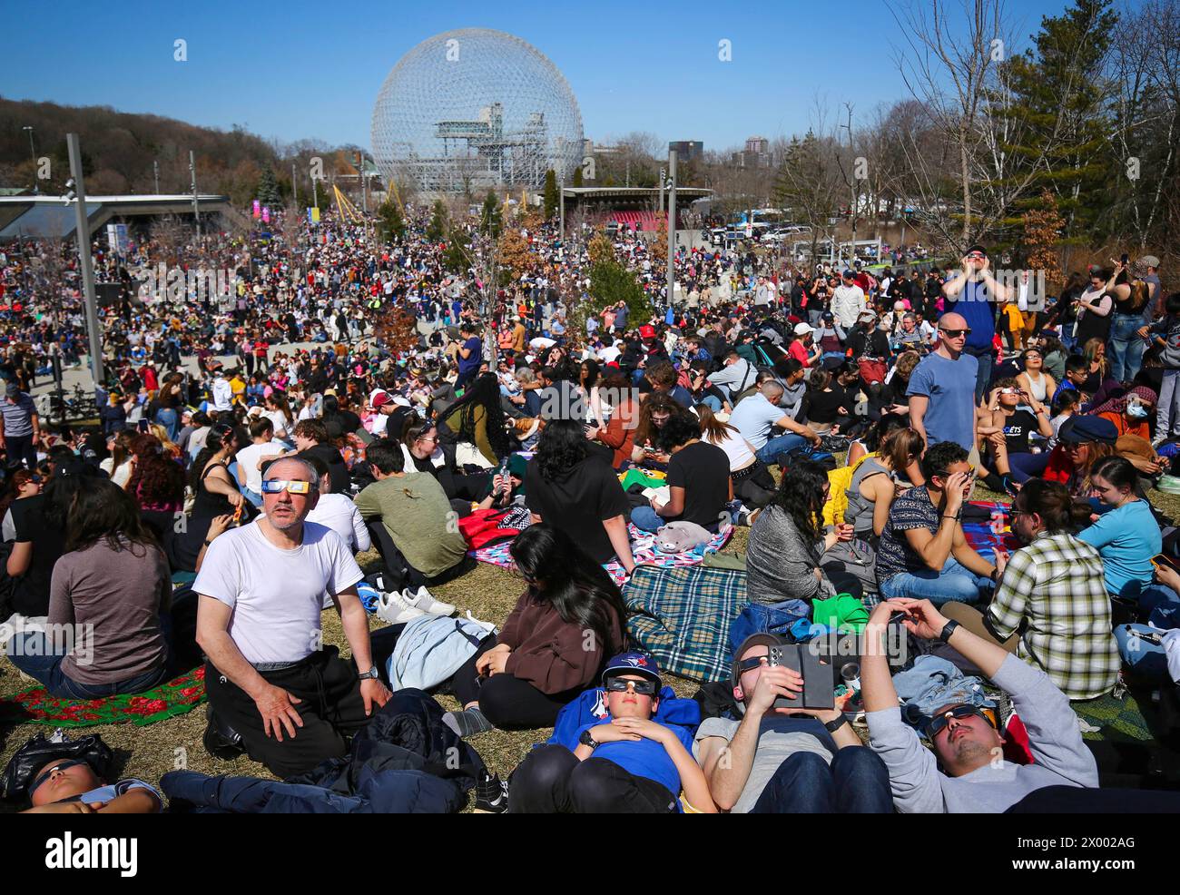 Montreal, Quebec, Canada. 8th Apr, 2024. The solar eclipse that briefly ...