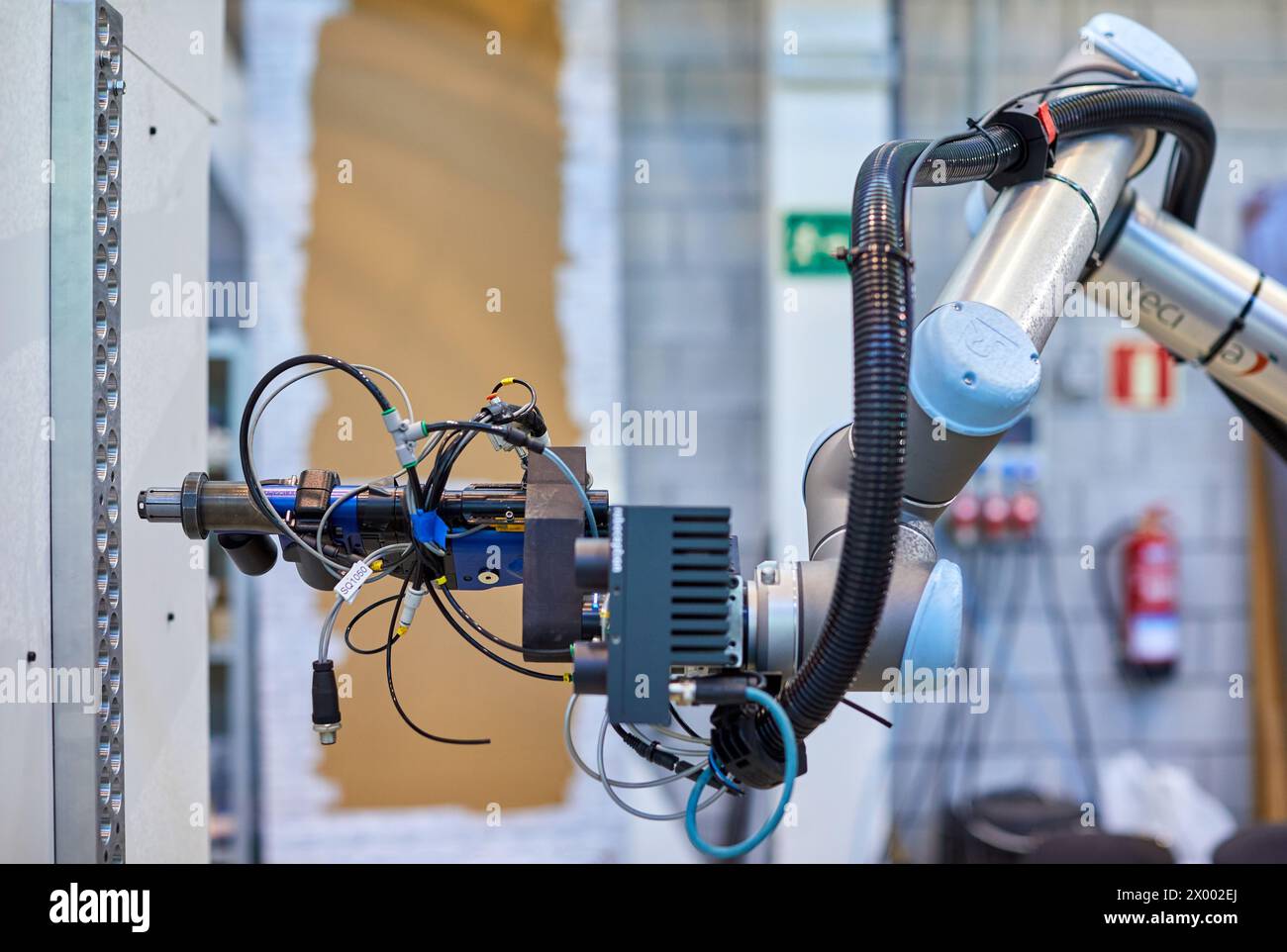 Use of flexible robotics in industrial manufacturing processes, Mobile ...