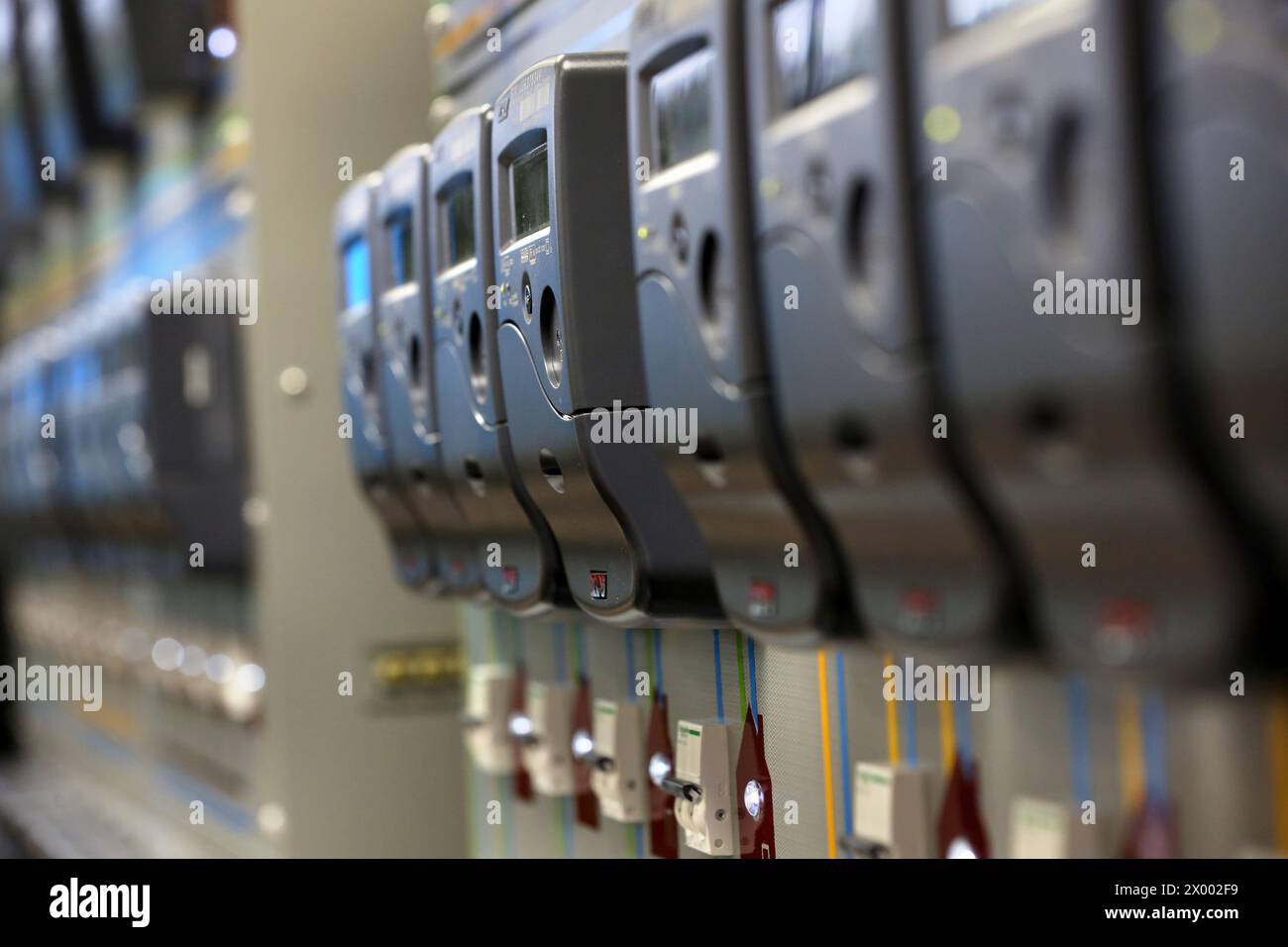 Smart electric meters. LV Meters for AMI Applications. Euskadiko Parke ...