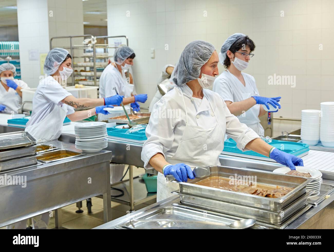 Food serving line, Hospital meal preparation, Kitchen, Hospital ...