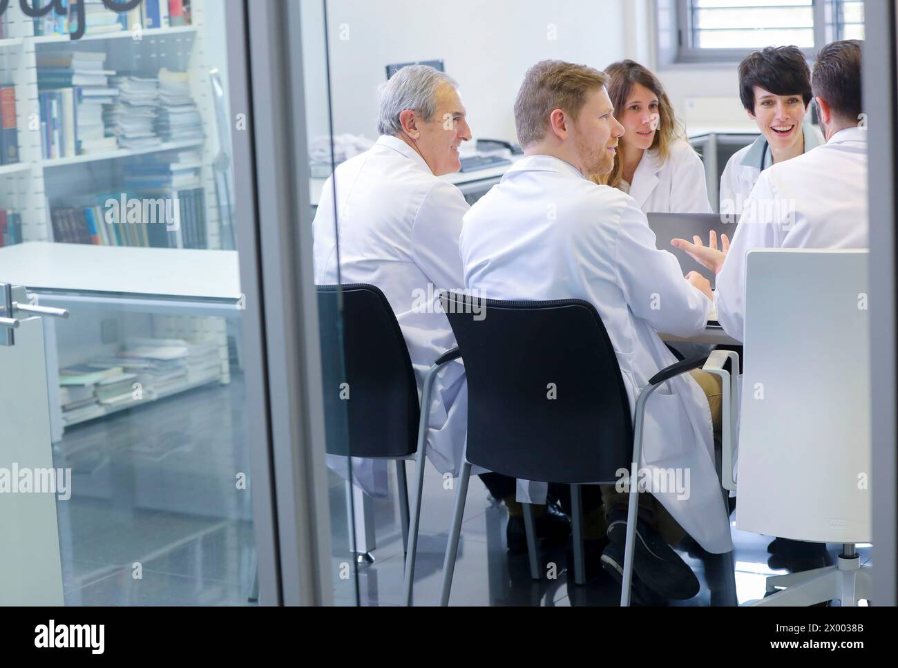 Meeting doctors clinical session hi-res stock photography and images ...