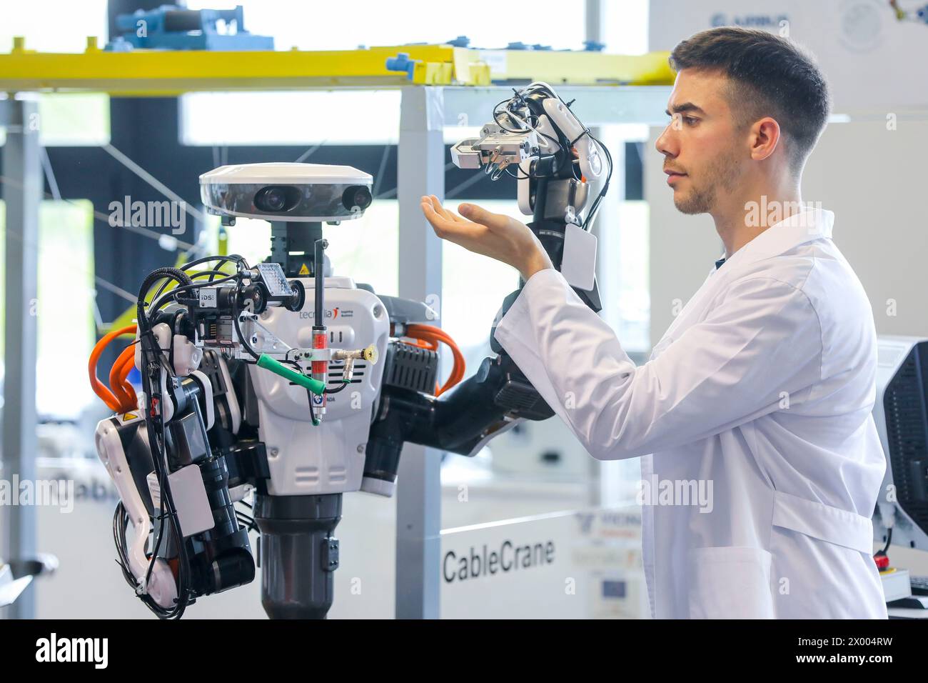 Robot with two arms for flexible robotics. Humanoid robot for ...