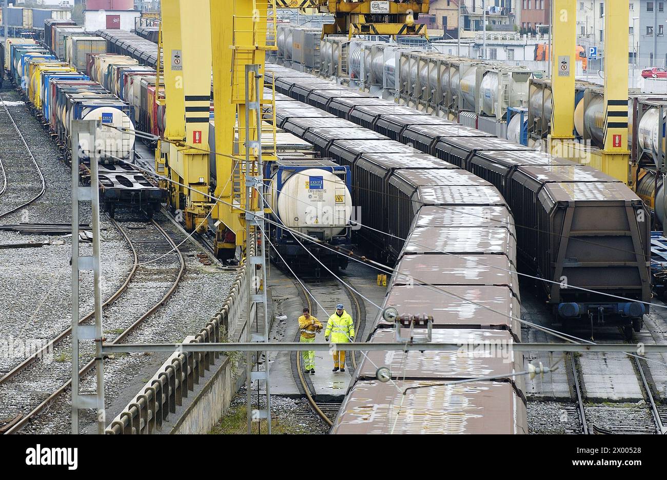 Freight trains. Irun. Guipúzcoa (Spanish-French border Stock Photo - Alamy