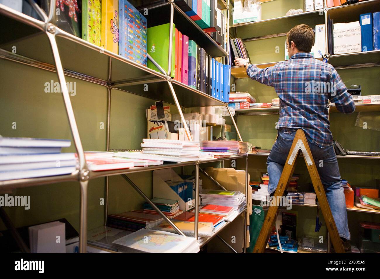 Retail shop interior ladder hi-res stock photography and images - Alamy