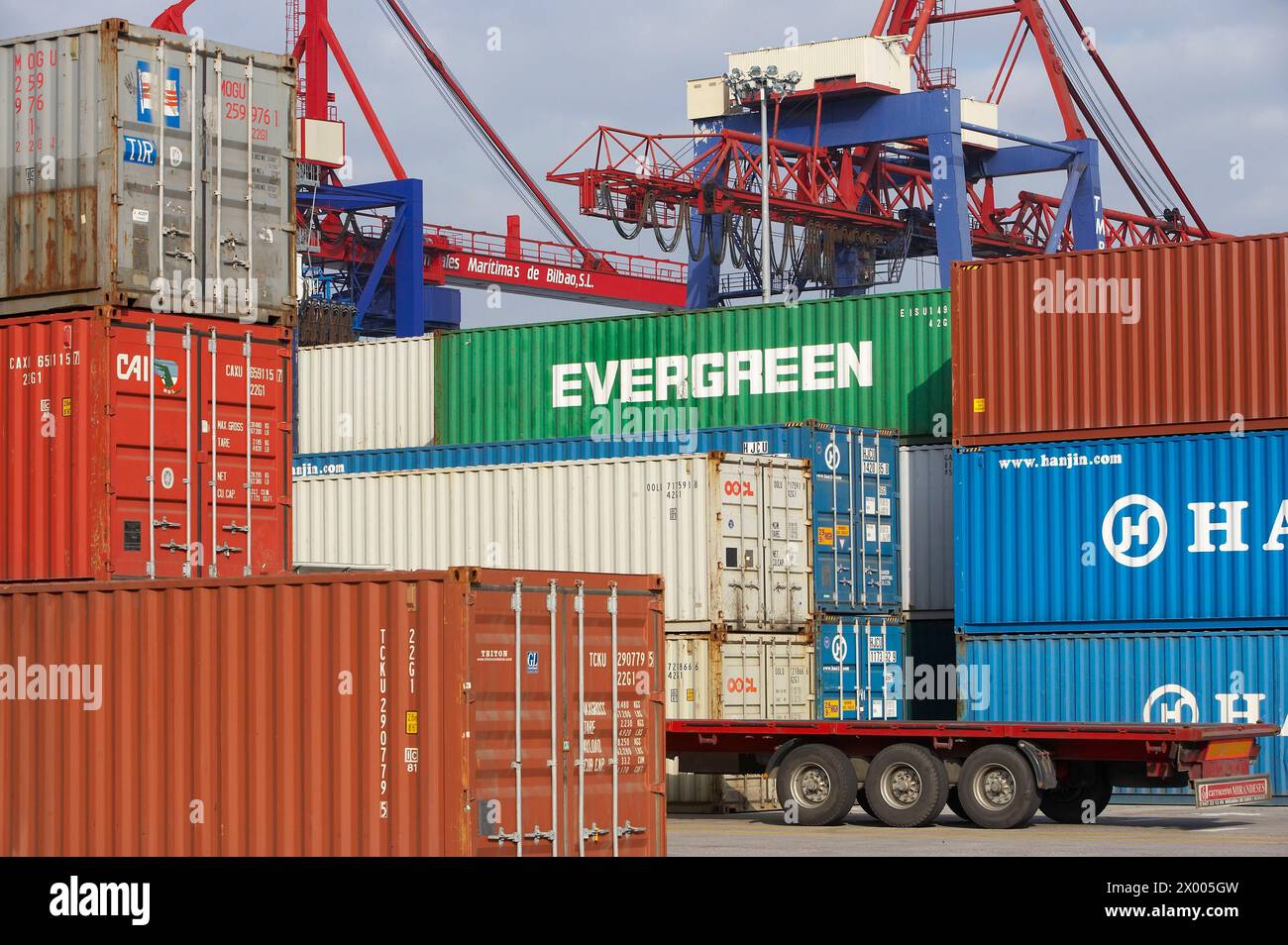 Loading containers, Port of Bilbao, Santurce, Bizkaia, Basque Country ...