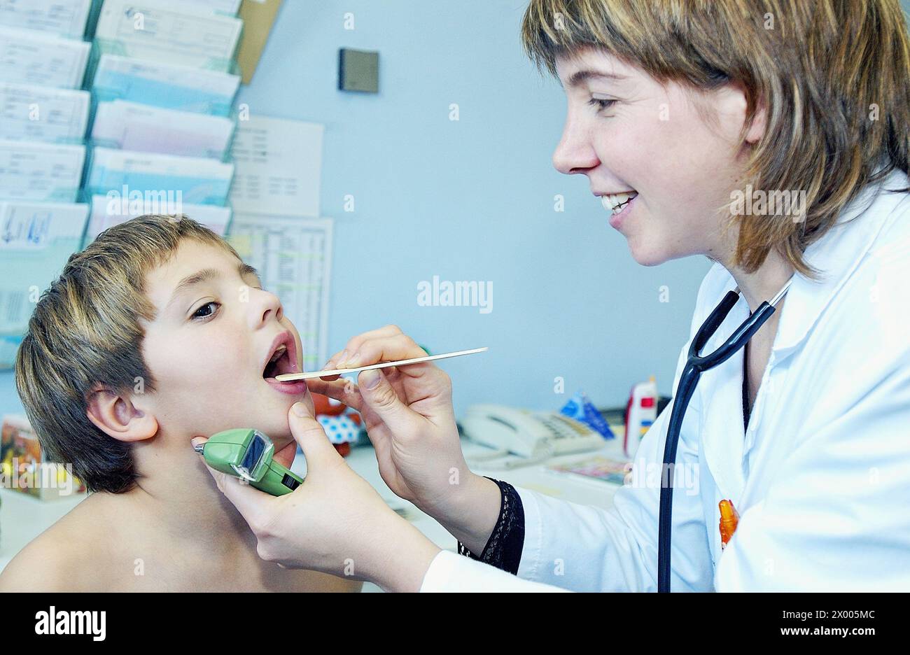 Pediatrician examining year old girl hi-res stock photography and images - Alamy