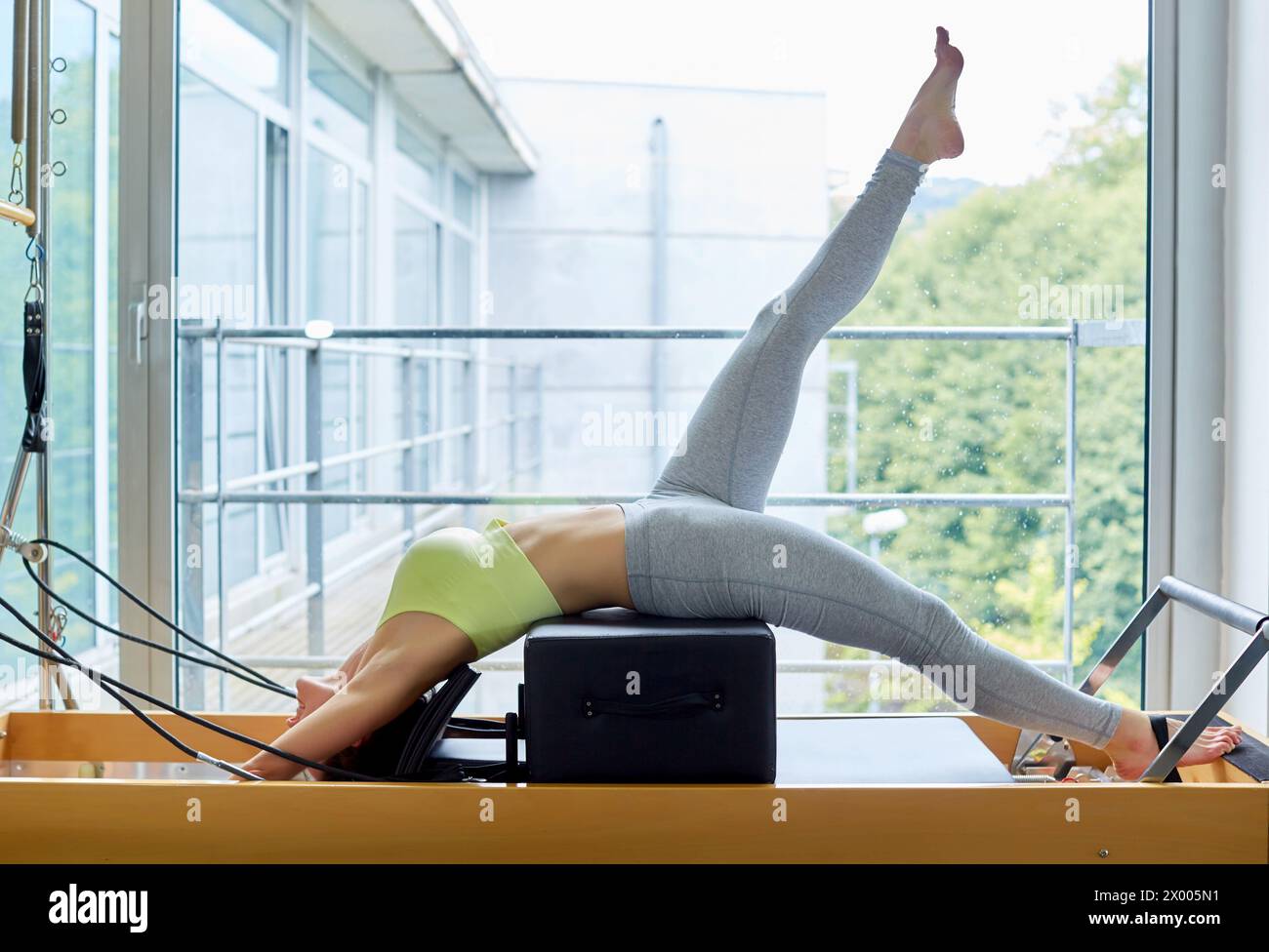 Pilates reformer, Woman doing sit-ups in gym, Fitness, Gym, Donostia ...