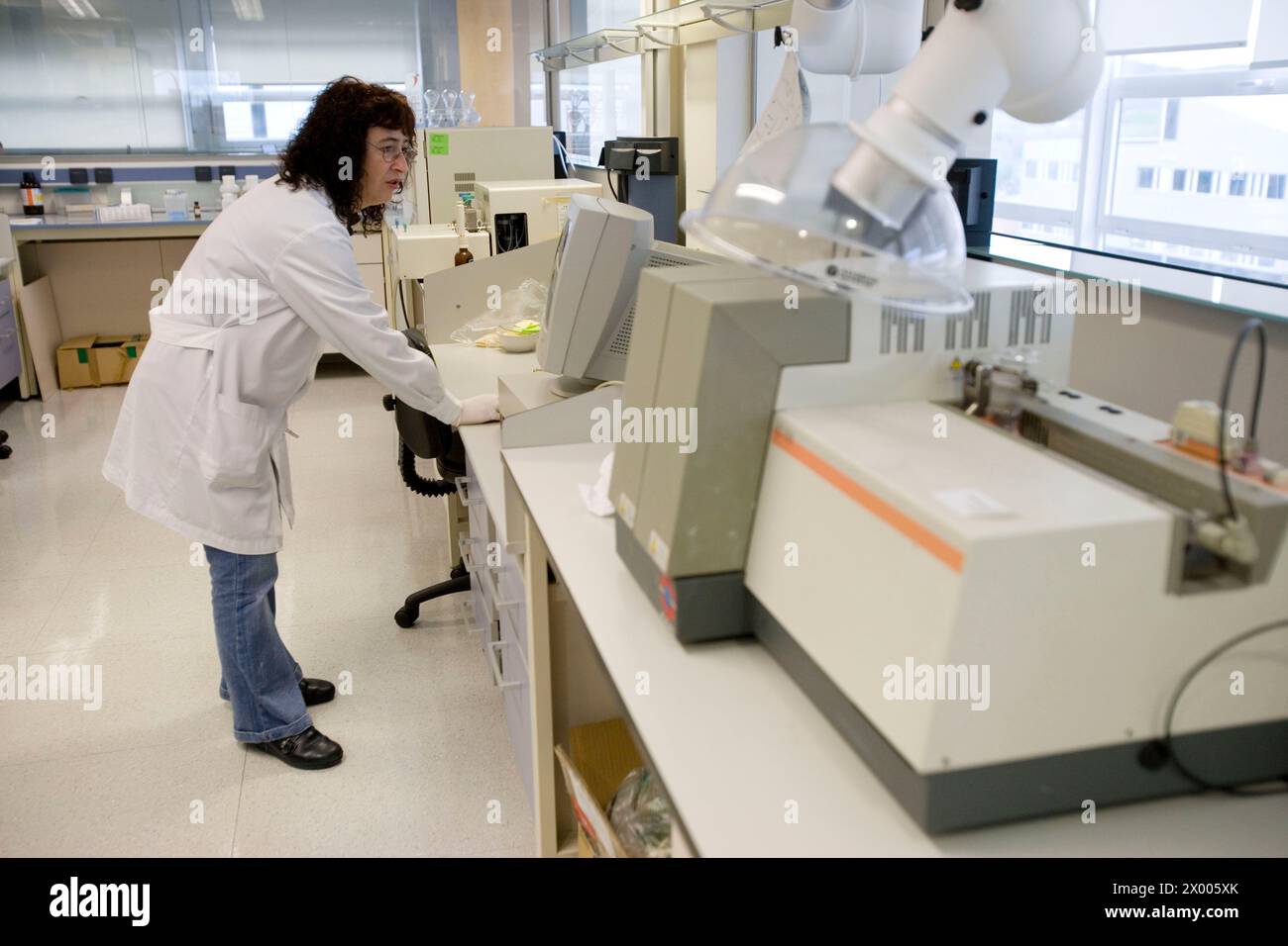 Halogen Analyzer. Environmental organic chemistry laboratory. Fundacion ...