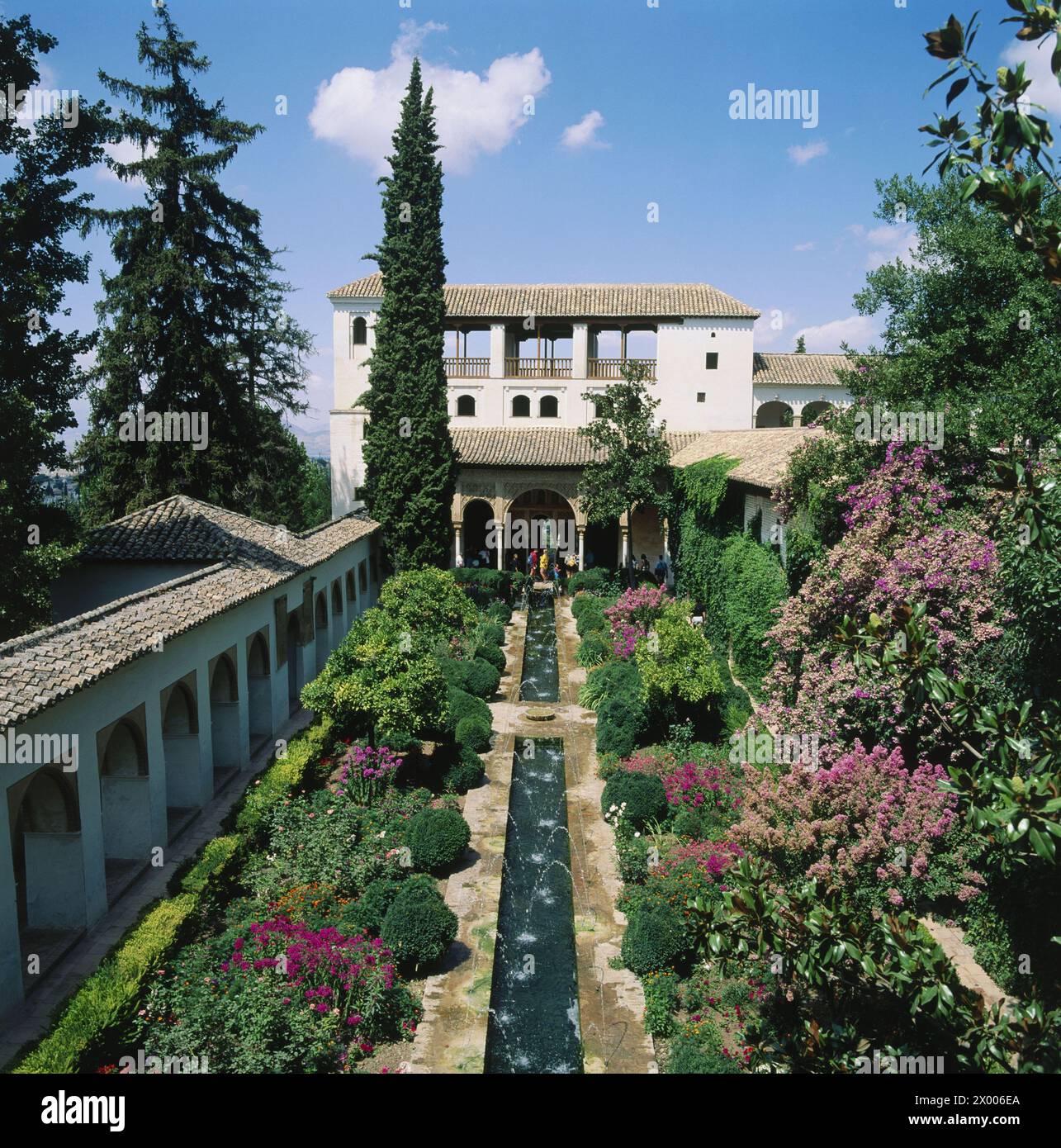 Patio de la Acequia. El Generalife Gardens. La Alhambra. Granada ...
