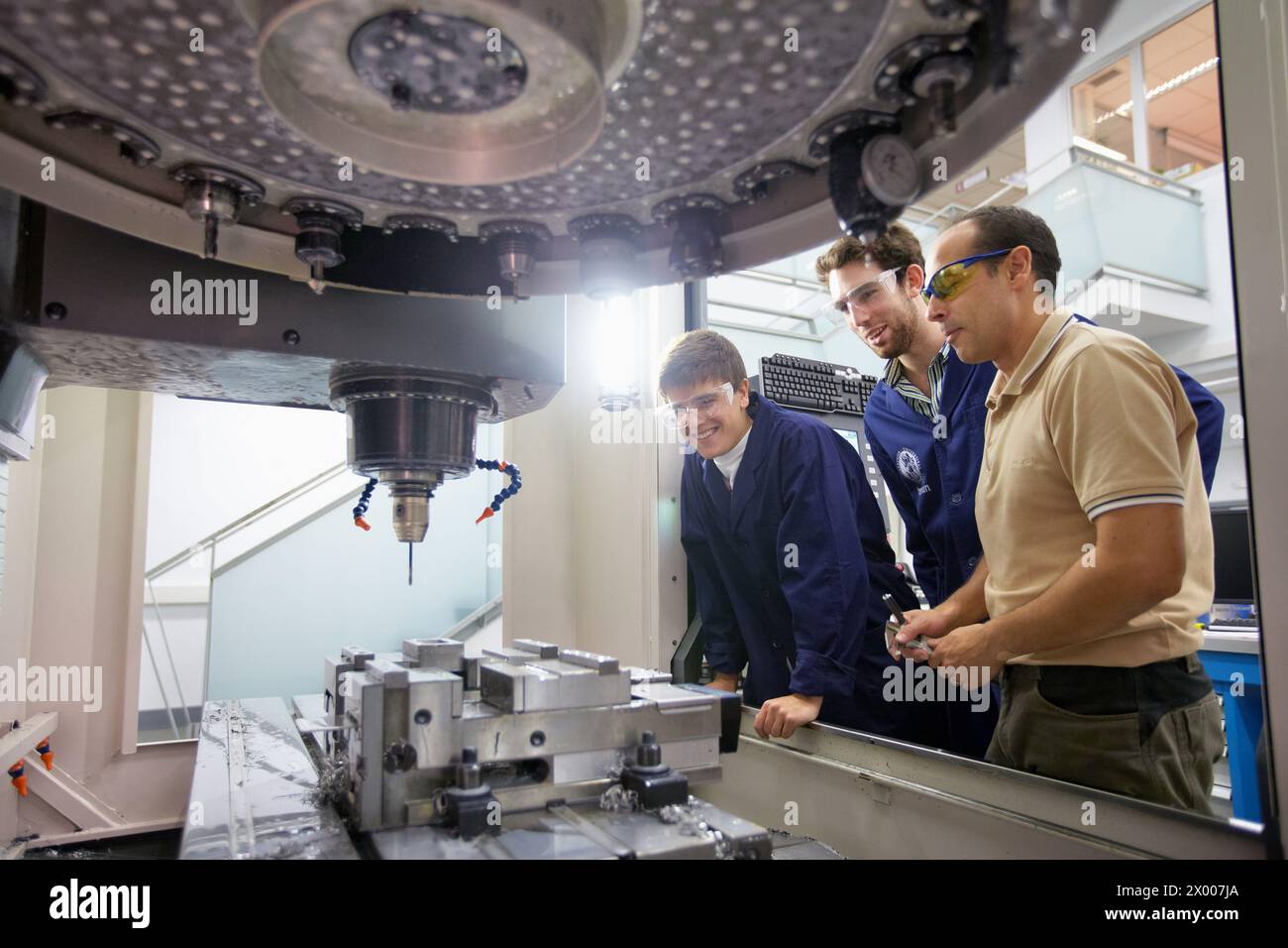Teacher and students do their training center 3-axis machining, Applied ...